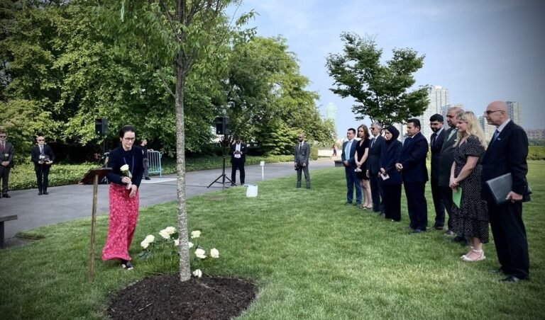 In NY, Mumbai 26/11 Attack Survivor Narrates Story At Tree Dedication ...