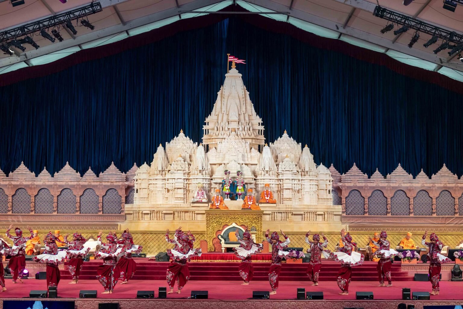 12 Years, 12,500 Volunteers, 4.7 Mln Work Hours, 183 Acres: BAPS Opens ...